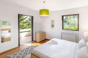 Apartamento Familiar, vista para o jardim | Com decoração personalizada, com mobília individualizada 
