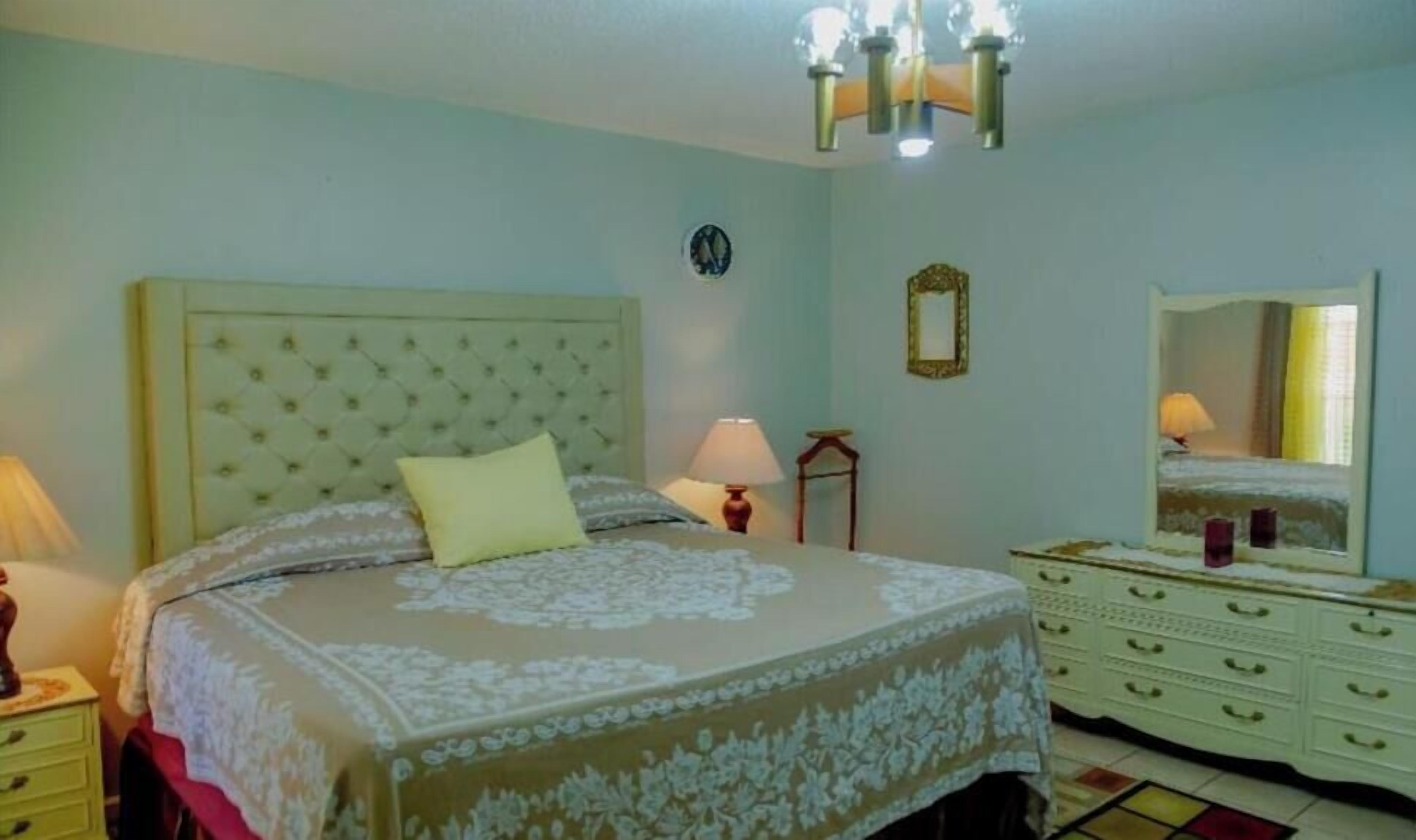 Extravagant Getaway By The Beach - Montego Bay