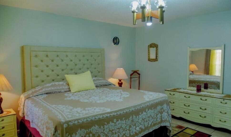 Extravagant Getaway By The Beach - Montego Bay