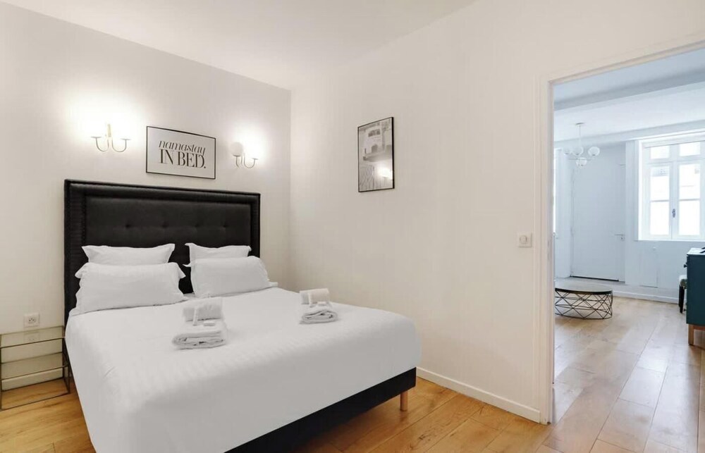 PARISIAN APARTMENT LOCATED IN SAINT GERMAIN - 1 BEDROOM - RUE VANEAU ...