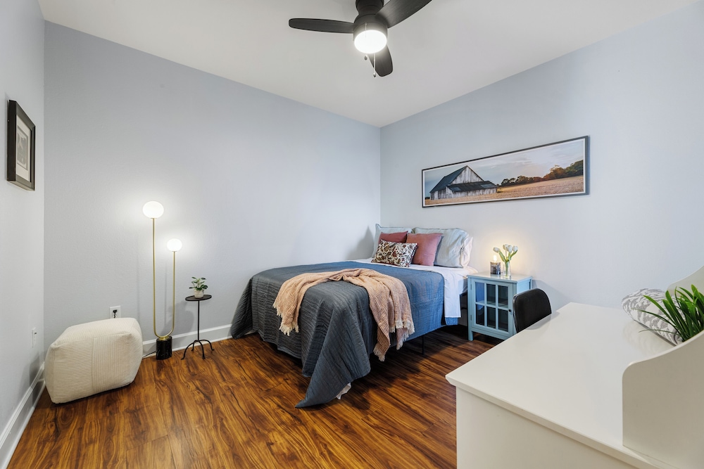 Modern Apartment with Private Patio + Pool, 10 Mins to DT! Reviews ...