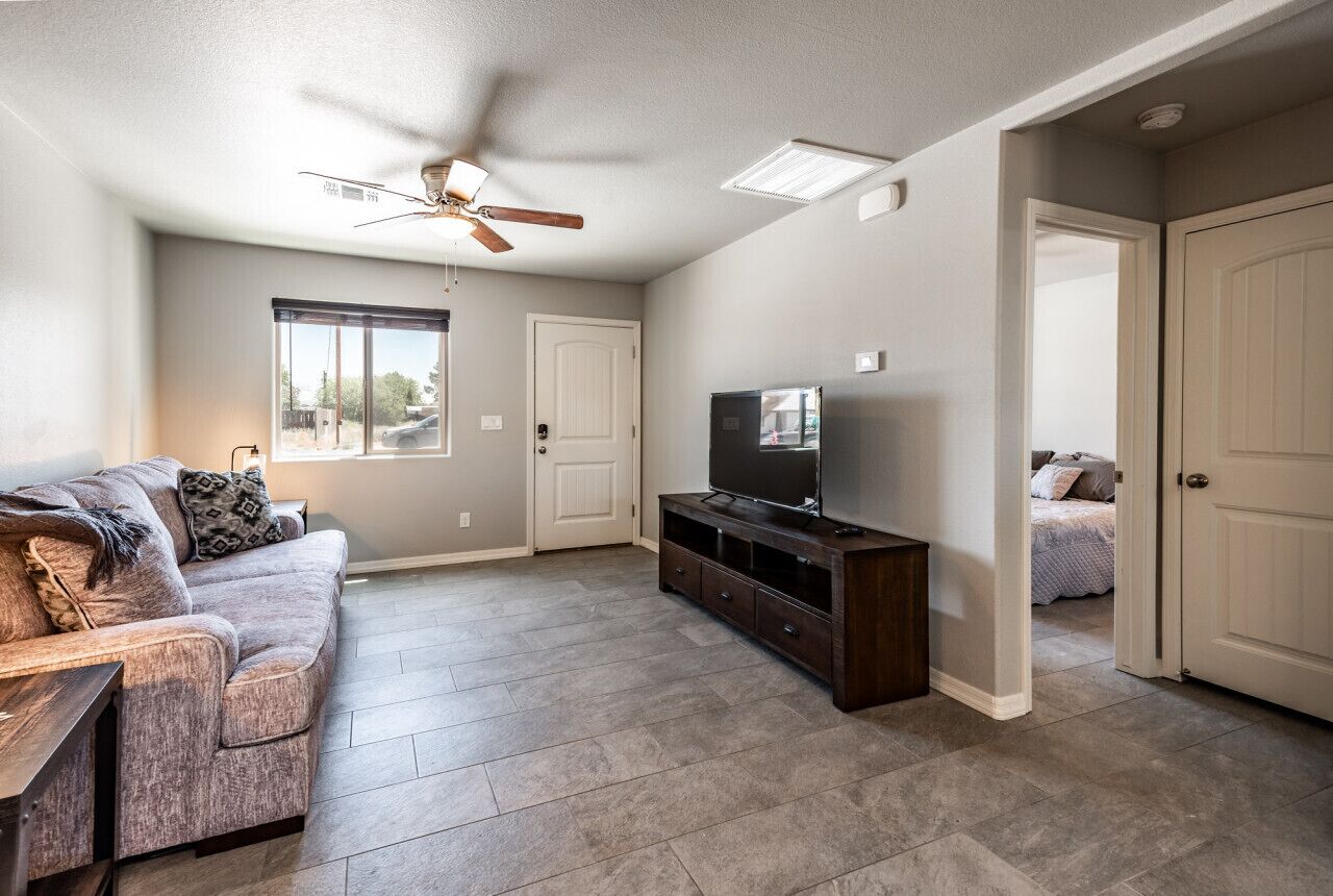 Modern Comfort: Quiet Neighborhood Near Parks - Kingman, AZ