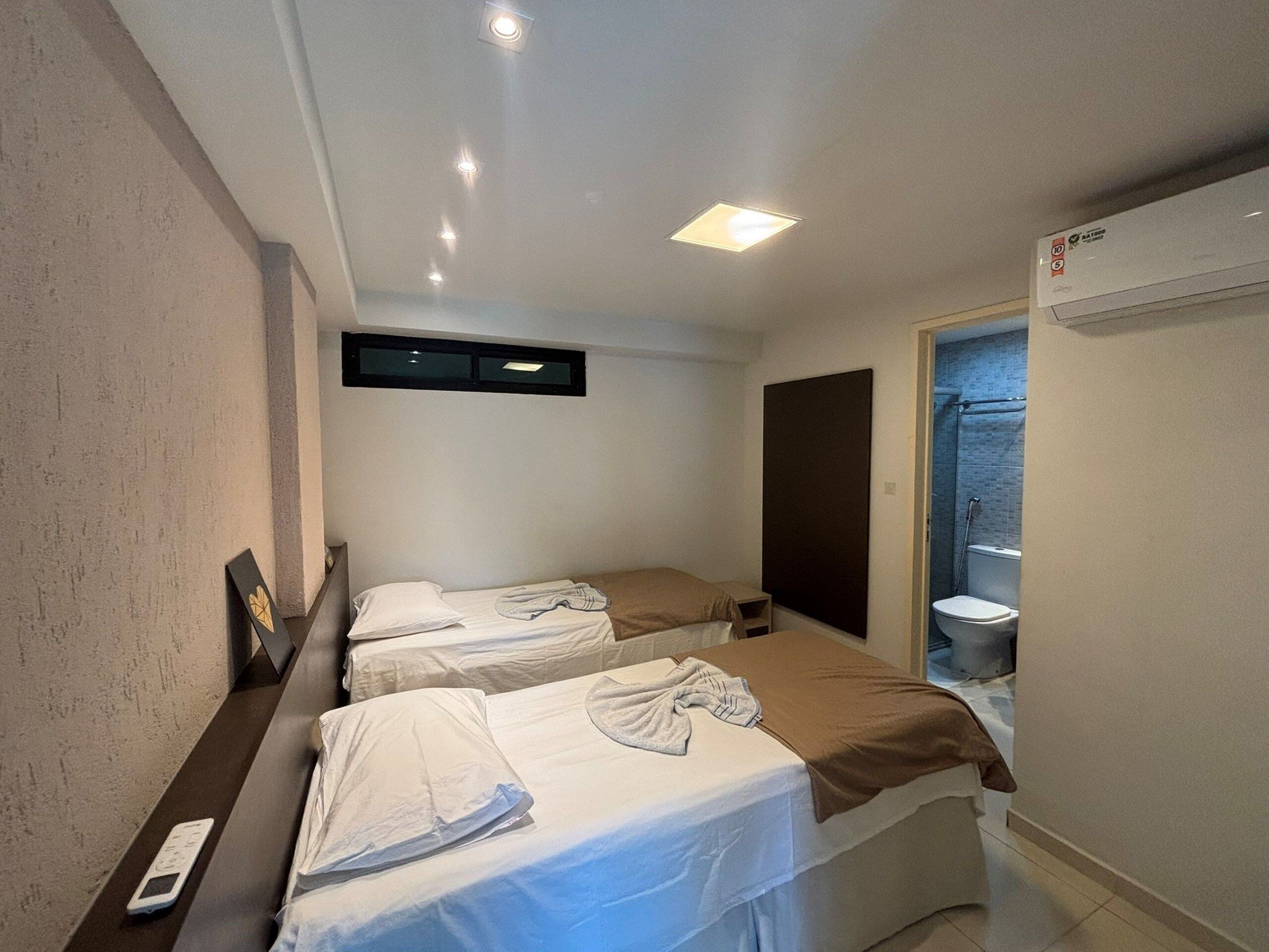Apartamento | Espaço de trabalho para notebook, Wi-Fi de cortesia, roupa de cama