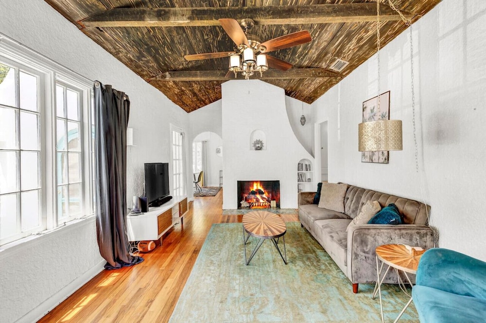 Spanish Beach Bungalow - Daytona Beach