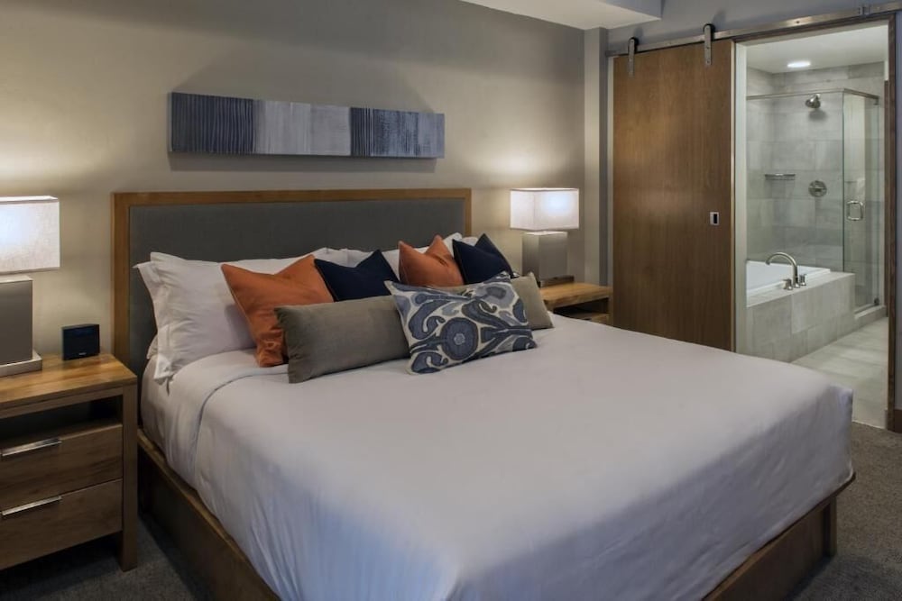 Cozy 1-bedroom hotel suite in historic Breckenridge - Labor Day Weekend ...