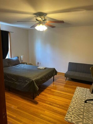 Escrivaninha, espaço de trabalho para notebook, Wi-Fi de cortesia