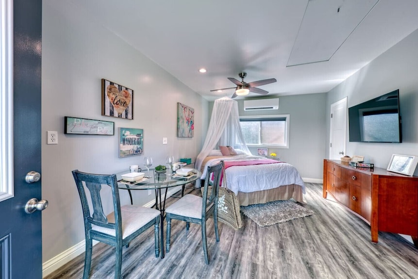 Studio Charmer In A Safe & Convenient Location - Monrovia, CA