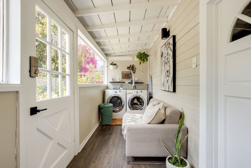 Nature-inspired Home W/parking - Monrovia, CA