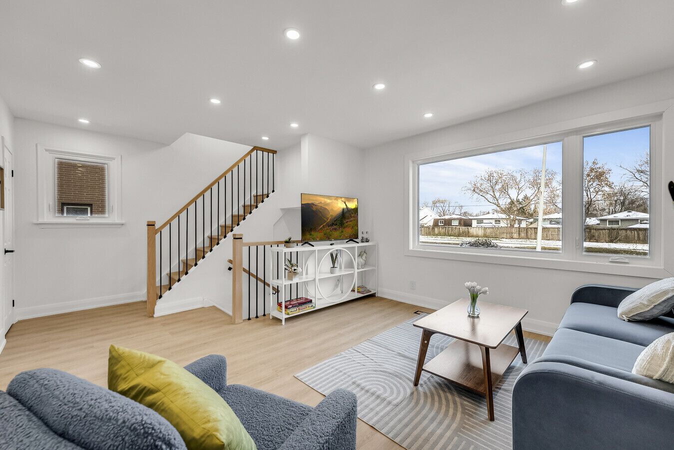 *Family Haven* Renovated 3br  Backyard  Parking - Oakville