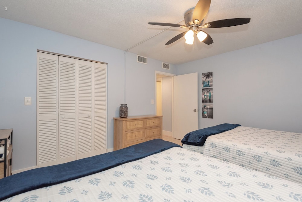 Newly Remodeled 2 bedroom Condo on the World's Famous Beach. Reviews ...