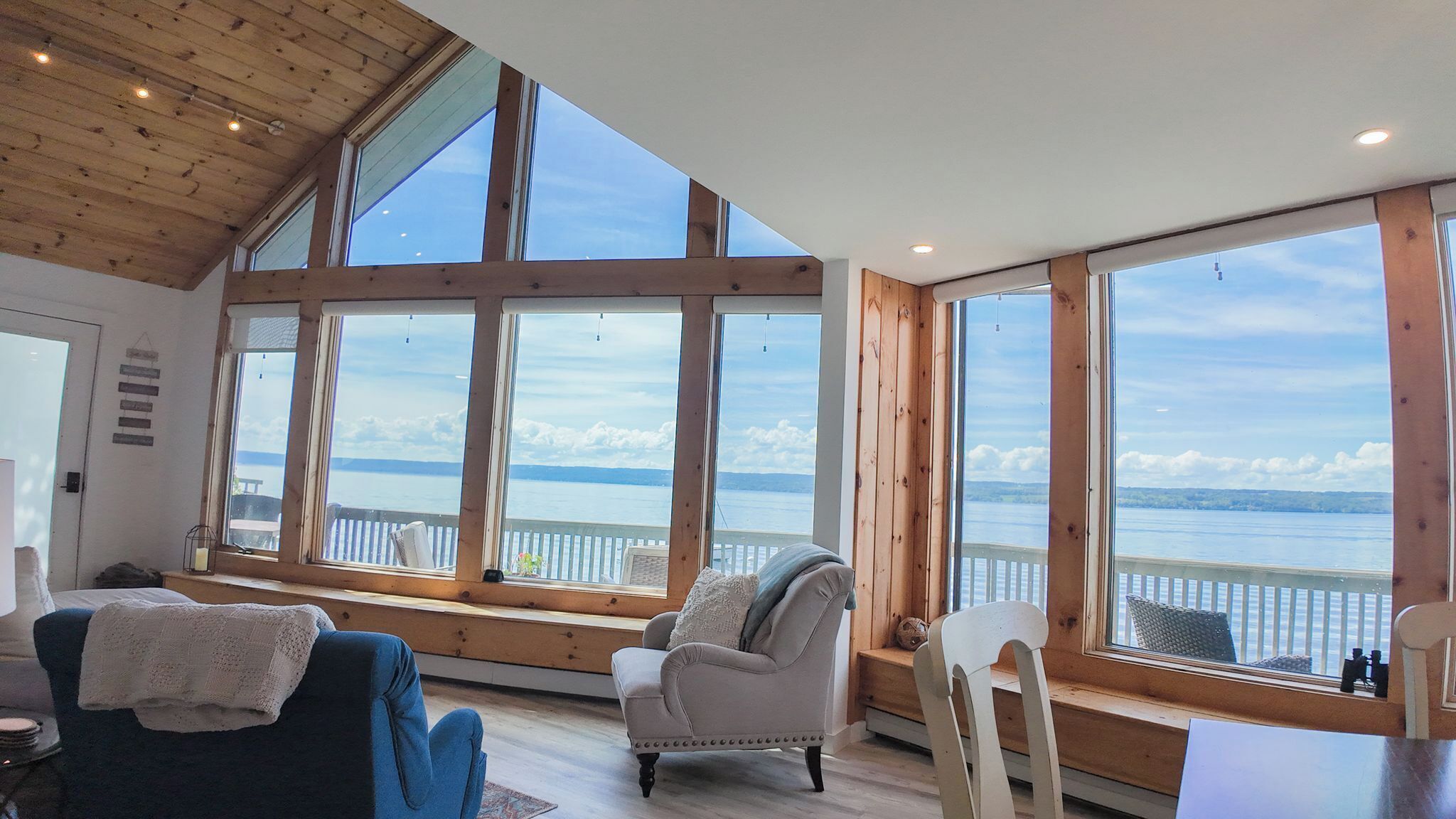 Sail Away Home: Serenity Awaits With Sprawling Sunset Views - Aurora, NY