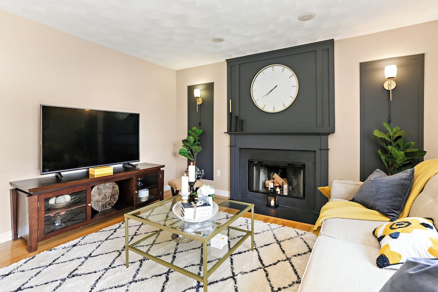 Stylish 4-bedroom House, Dedicated Office, Master Suite In A Cul-de-sac - Burlington, MA