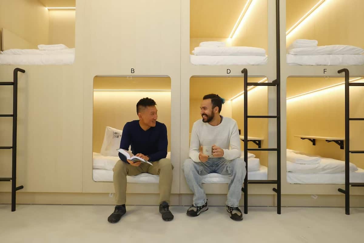 Dormitório Partilhado Básico, apenas para homens | Camas de colchão viscoelástico, minibar com produtos grátis