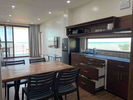Estúdio Deluxe, cozinha, vista para a praia | Restaurantes