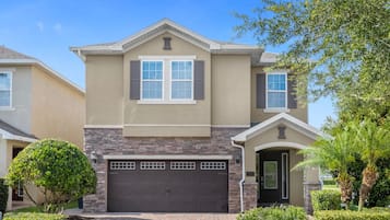 Casa (Multiple Bedrooms) | Parte interna