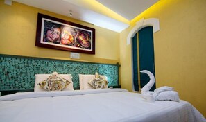 Quarto casal luxo, banheira | Ferros/tábuas de passar roupa, Wi-Fi de cortesia