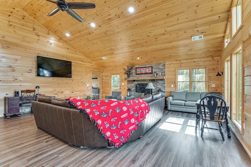 Boat & Relax! Wooded Northport Home On 60 Acres - Tuscaloosa, AL