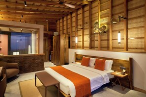 Quarto Duplo ou Twin Premier, vista para a montanha | Cofre com capacidade para portátil, secretária 