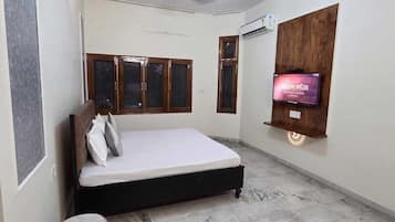 Quarto Standard | Secretária, secretária adequada para computadores portáteis