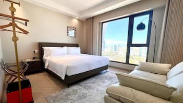 Premier 2 Bedroom Suite | Cofre no quarto, quartos insonorizados, ferro/tábua de engomar