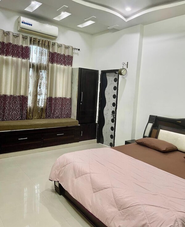 Serene Lakeside Homestay - Udaipur