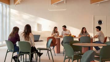 Café da manhã continental todos os dias (EUR 14 por pessoa)