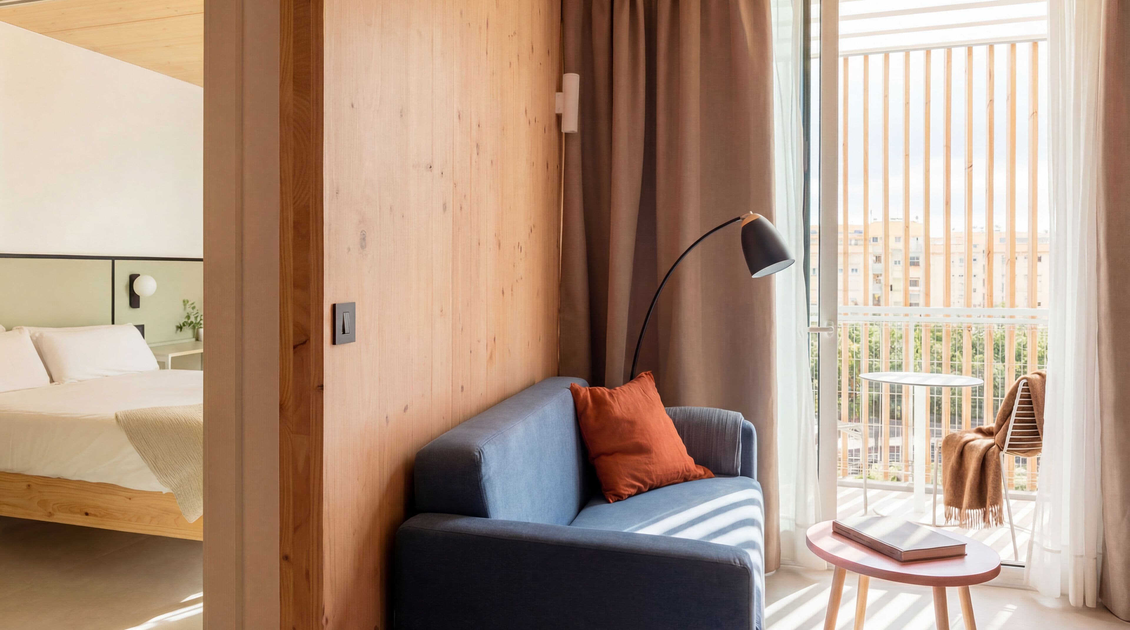 Apartamento família | Escrivaninha, espaço de trabalho para notebook, cortinas blackout