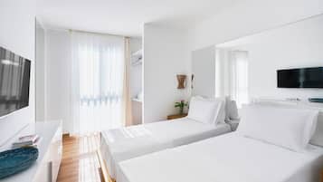 Cofres nos quartos, ferros/tábuas de passar roupa, berços grátis