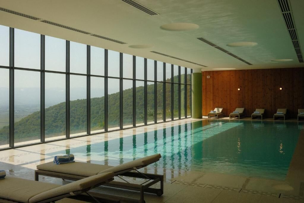 Piscina interna, piscina externa sazonal