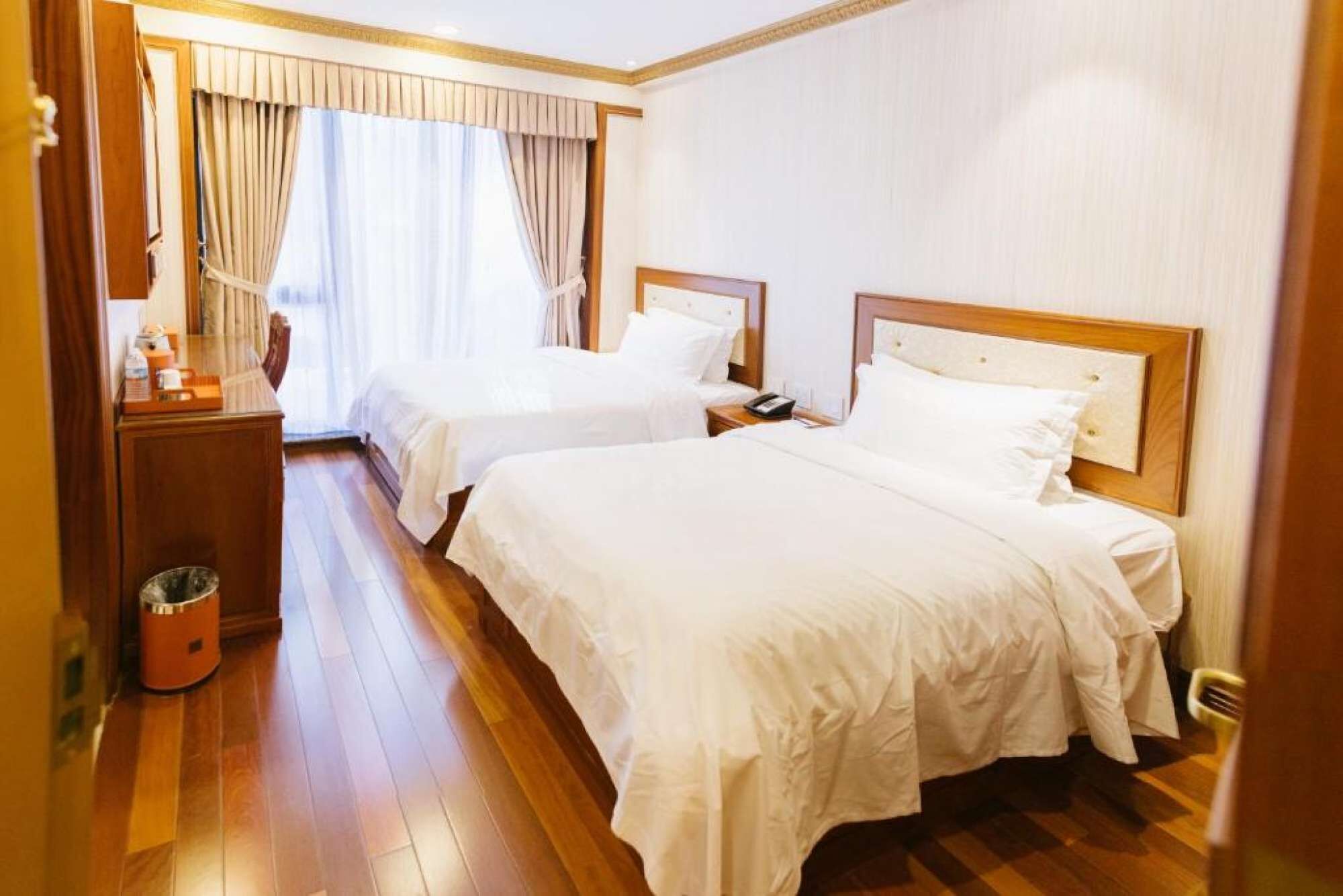 Walk To Soho | Sauna. Steam Room + Fitness Center - Queens, NY