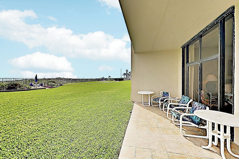 Gulf-view 2br W/ Patio & Resort Amenities - South Padre Island