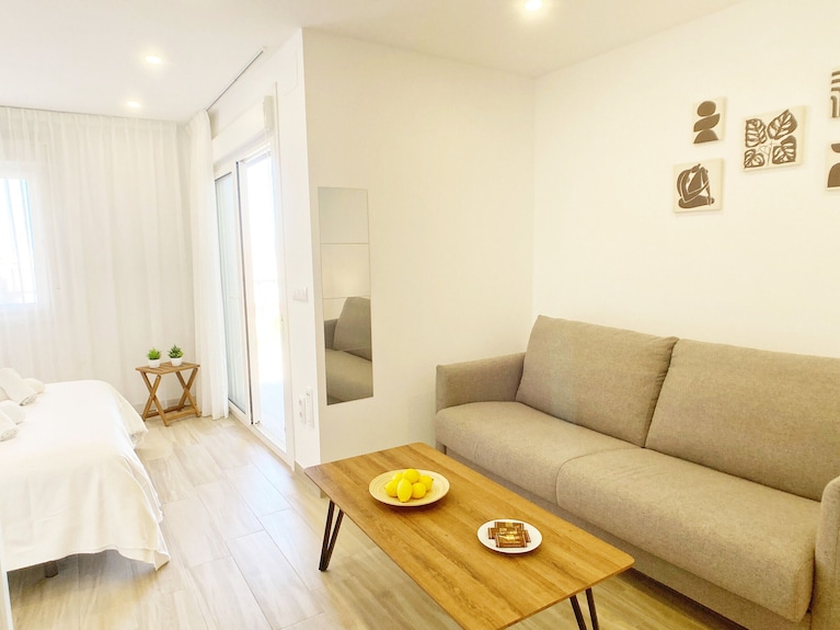 Spacious 3-bedroom Semi-detached House In Kilometer 14 - Los Alcázares