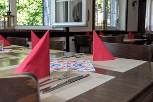 Quarto casal, vista para o jardim | Opções para refeição