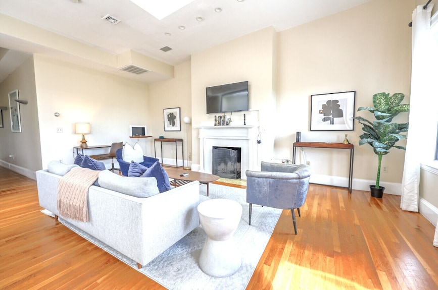 The Only 4 Bedroom Apartment W/ Roofdeck In Boston! 8min From Fenway Park, Close To Universities! - Beacon Hill - Boston