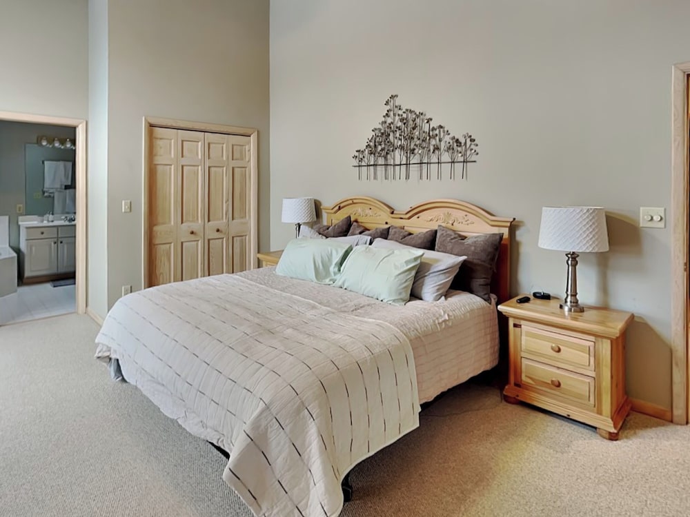 Wisp Water Lodge | Private Dock, Hot Tub, Fire Pit Reviews, Deals ...