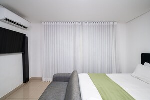 Apartamento tradicional | Individualmente mobiliados, escrivaninha
