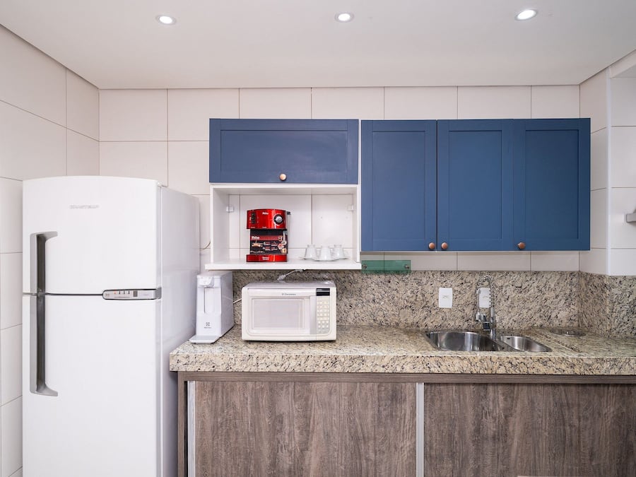 Apartamento conforto | Cozinha privada | Geladeira, micro-ondas, talheres/pratos/utensílios de cozinha
