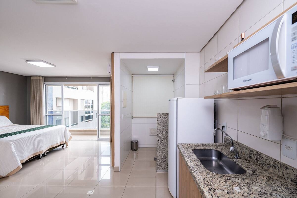 Apartamento básico | Escrivaninha, espaço de trabalho para notebook, cortinas blackout