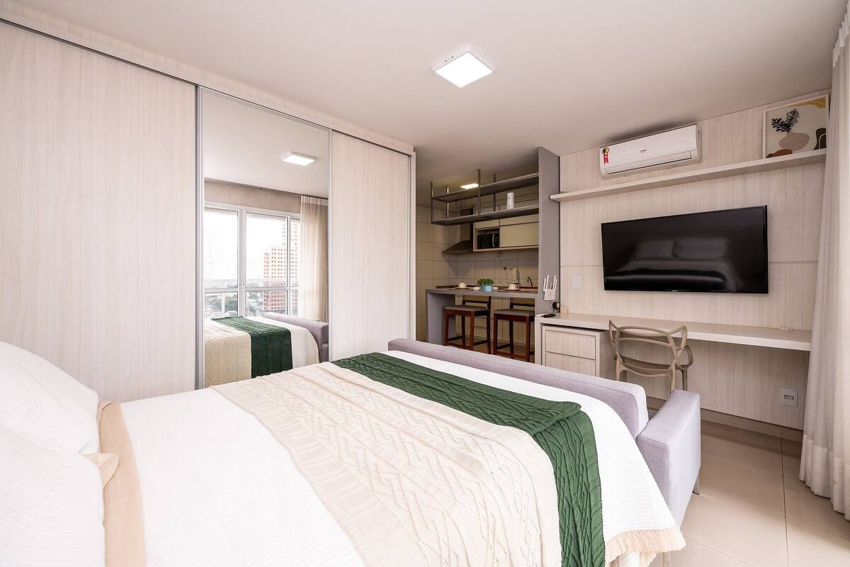 Apartamento exclusivo | Escrivaninha, espaço de trabalho para notebook, cortinas blackout