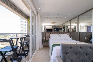 Apartamento conforto | Individualmente mobiliados, escrivaninha