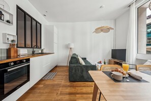 Apartamento Cidade, 1 cama queen-size e sofá-cama, não fumadores, Vista para a cidade | Interior