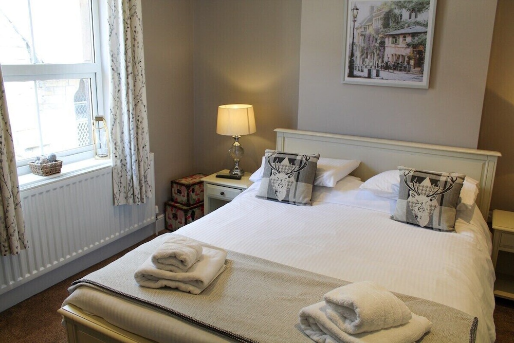 Stylish cottage inc breakfast, 4 adults 2 children Reviews, Deals ...