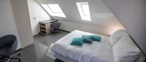 Suite | Secretária, secretária adequada para computadores portáteis