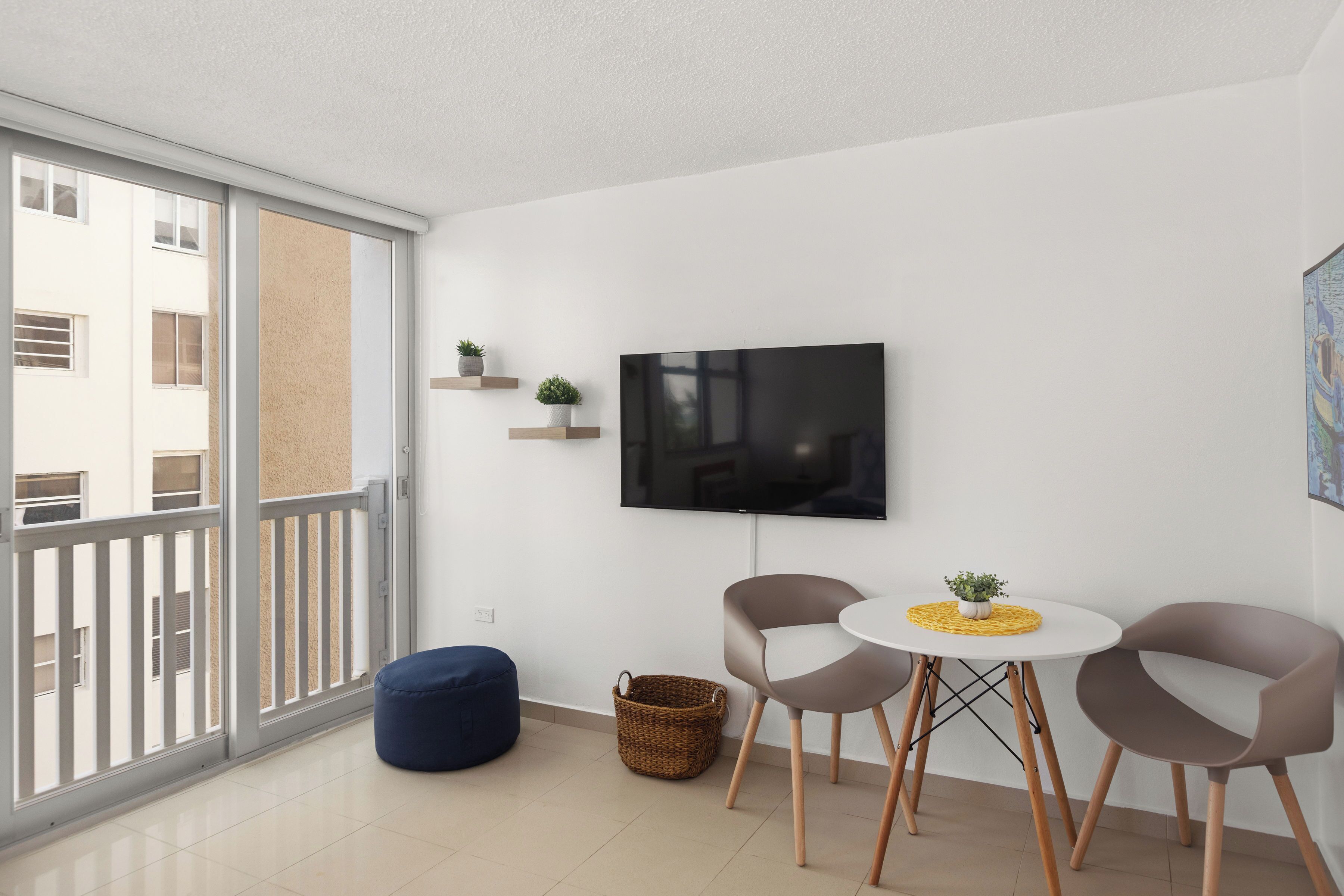 Apartamento standard | Área de estar | TV de tela plana 32 polegadas com canais digitais