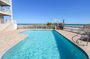 Apartamento em Condomínio Fechado, várias camas (Palm House 3A) | Piscina