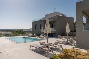 Vila luxo, sacada, vista para o vale | Piscina | Piscina externa