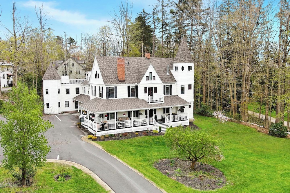 Hideaway Inn Lenox - Lenox, MA