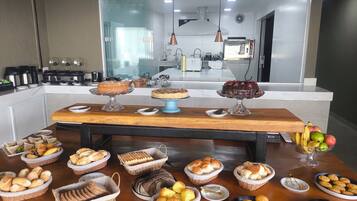 Pequeno-almoço tipo buffet diário incluído