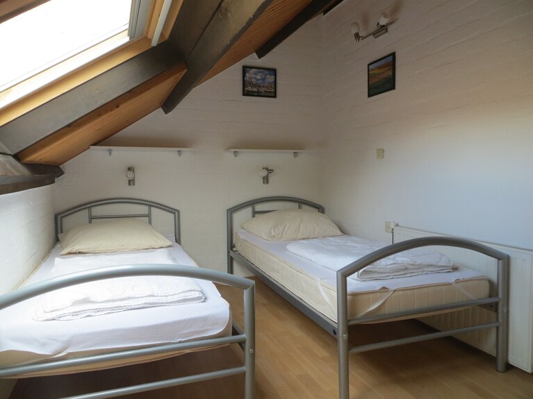 Family-friendly Vacation Home, Attractively Furnished, Directly On The Waterfront - Middelharnis