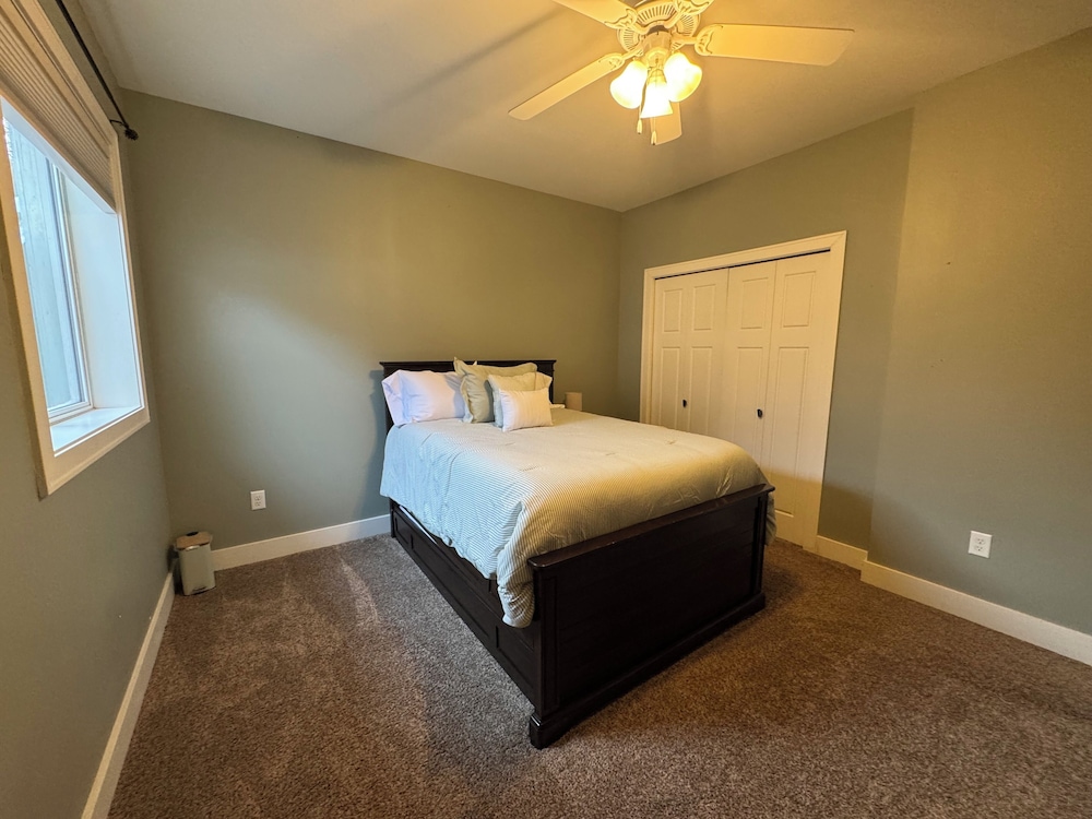 Cherry Blossom House, South Haven, MI Reviews, Deals & Photos 2026 - Vrbo